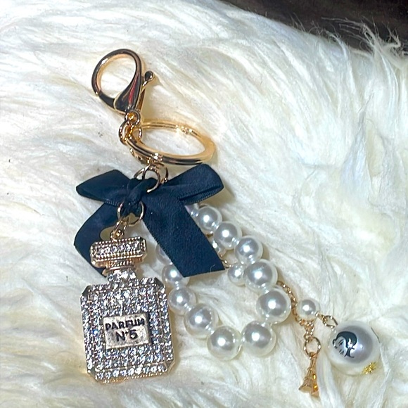 Accessories | Perfume Bottle Fashion Key Chain With Rhinestones ...
